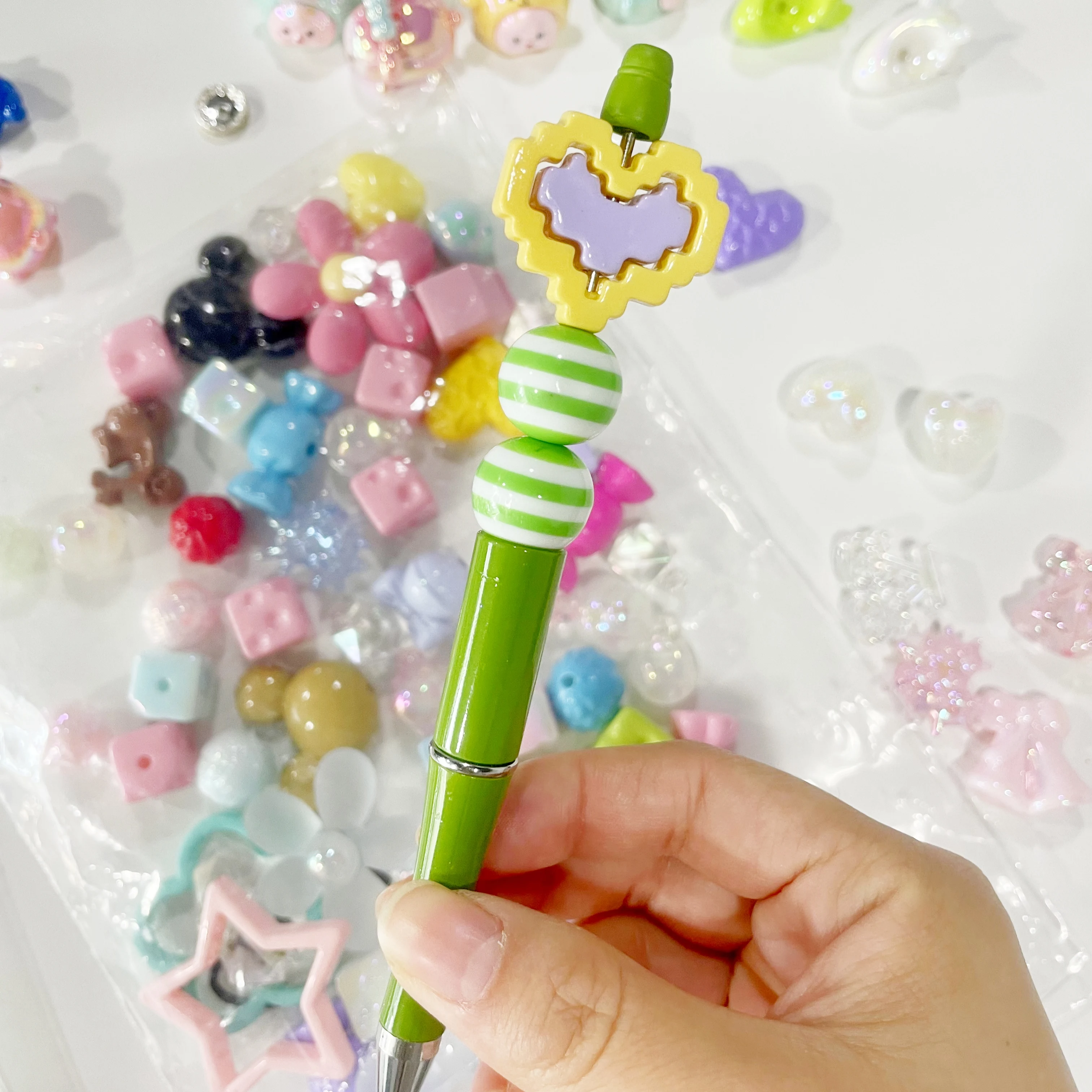 10p-Cartoon-baked-paint-love-perforated-inner-core-beads-glossy-paint ...