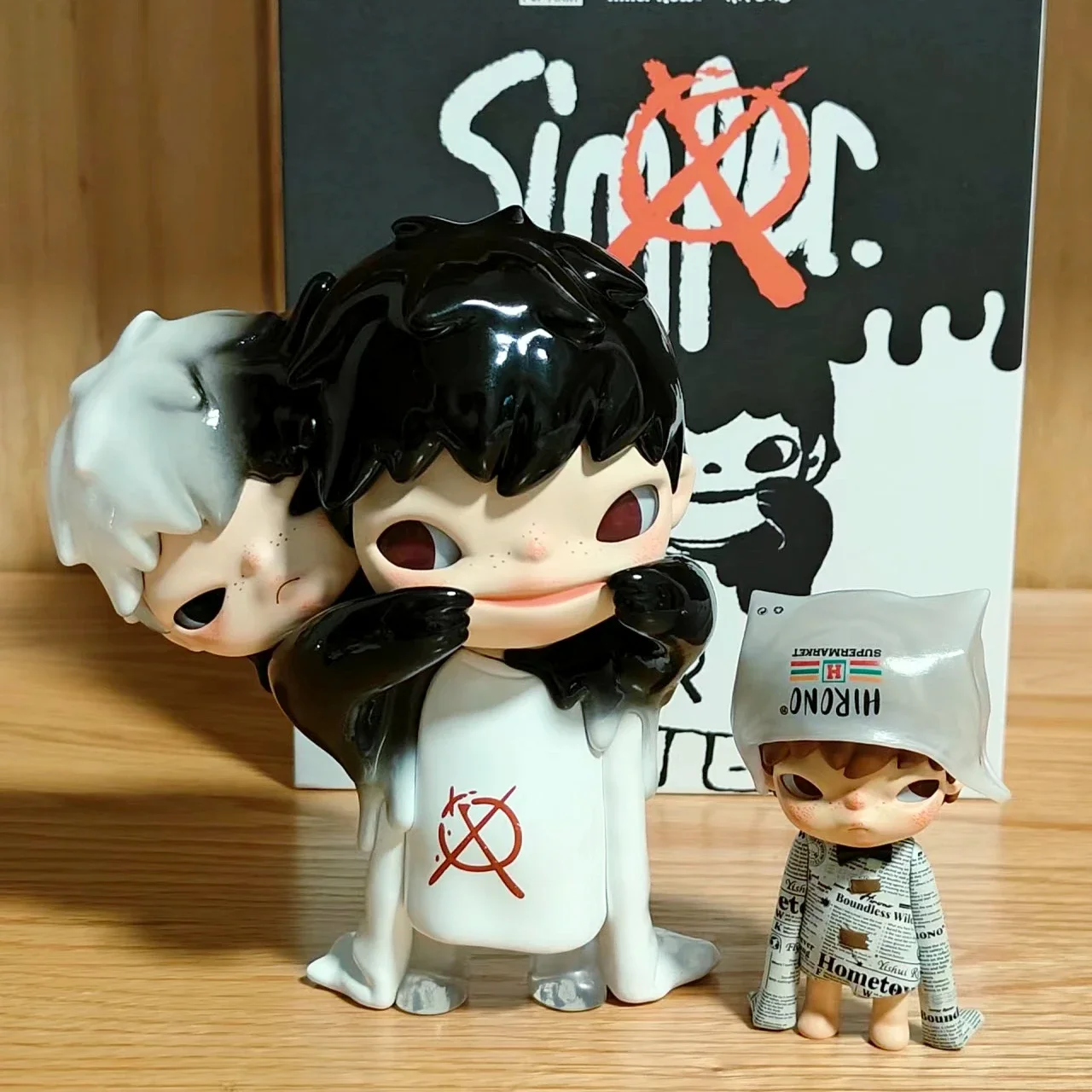 Hirono-Simper-Fake-Smile-Black-White-PTS-Exhibition-Exclusive-Figure ...