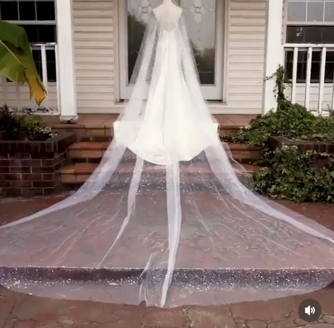 Sparking-Bridal-Veils-Long-Luxury-Golden-Bride-Wedding-Veil-with-Comb ...