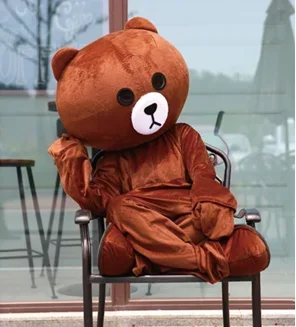 Lindo oso pardo, disfraz de mascota de dibujos animados de oso de ...