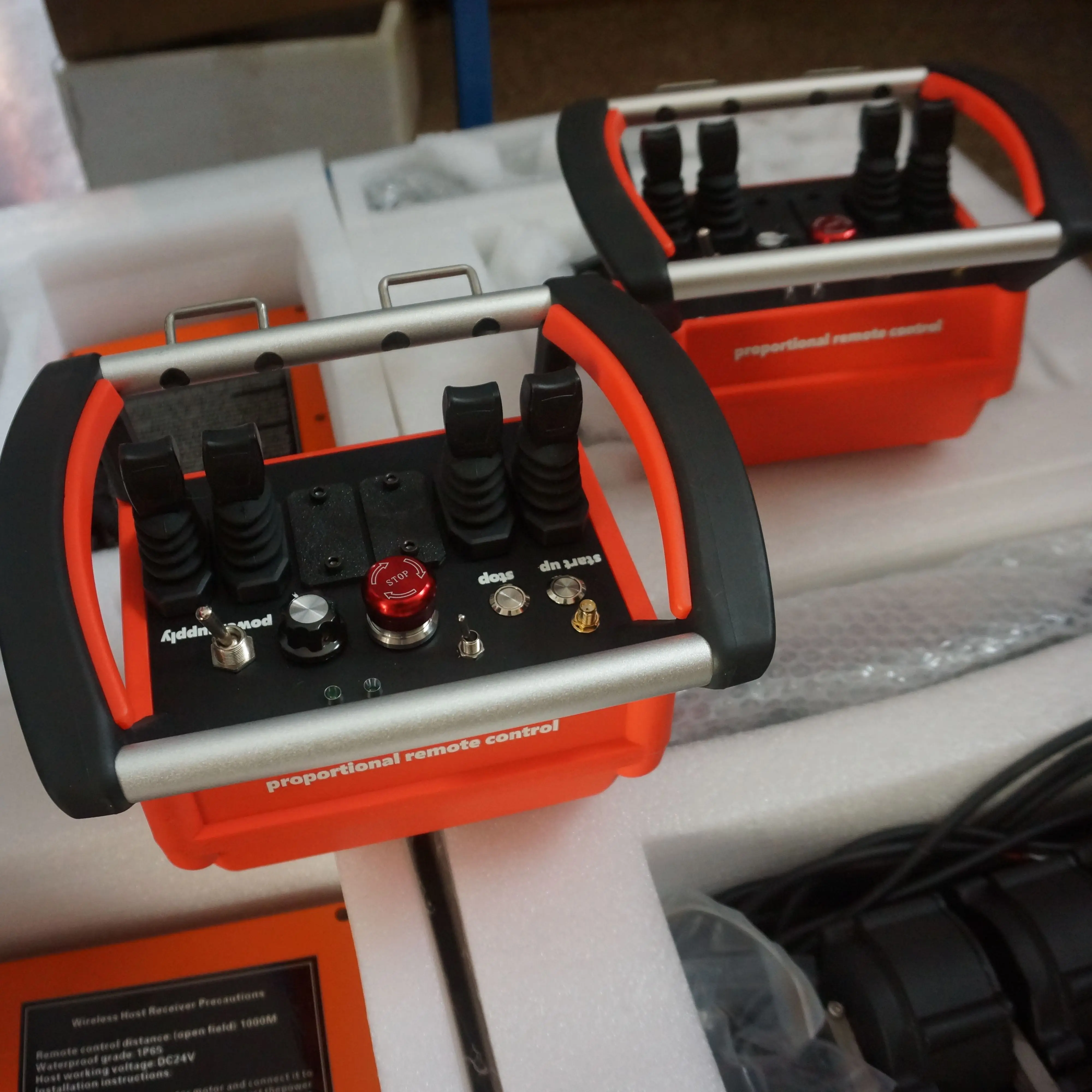 4-Joystick-clutch-motor-wireless-Proportiona-remote-control-Crane.jpg