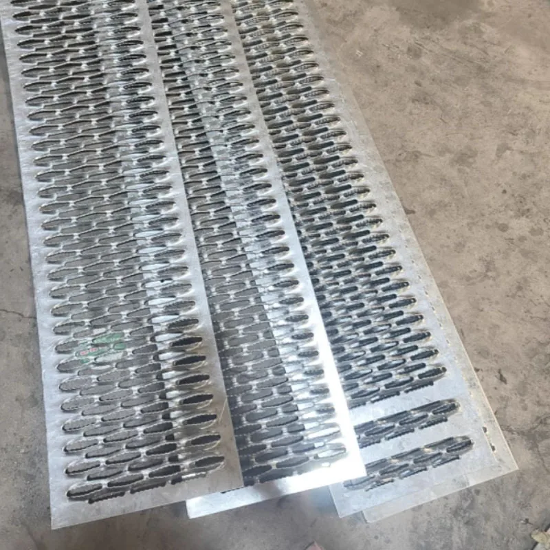 Aluminum-Crocodile-mouth-anti-slip-stair-treads-walkway-plank-sheet ...