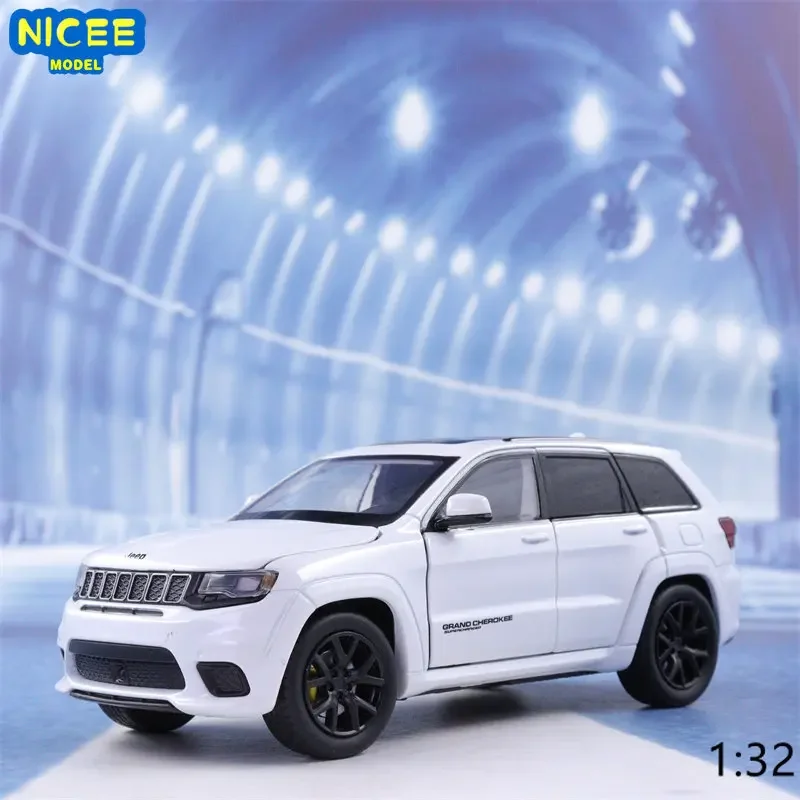 1-32-Jeep-Grand-Cherokee-High-Simulation-Diecast-Metal-Alloy-Model-car-Sound-Light-Pull-Back.jpg