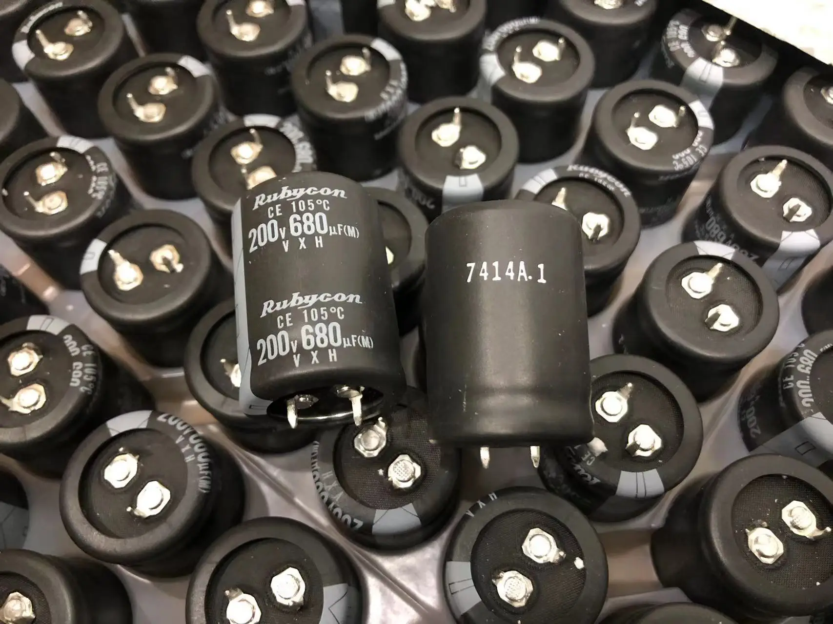 Capacitor-eletrol-tico-Rubycon-RUBYCON-novo-original-680UF-200V-200V-25 ...