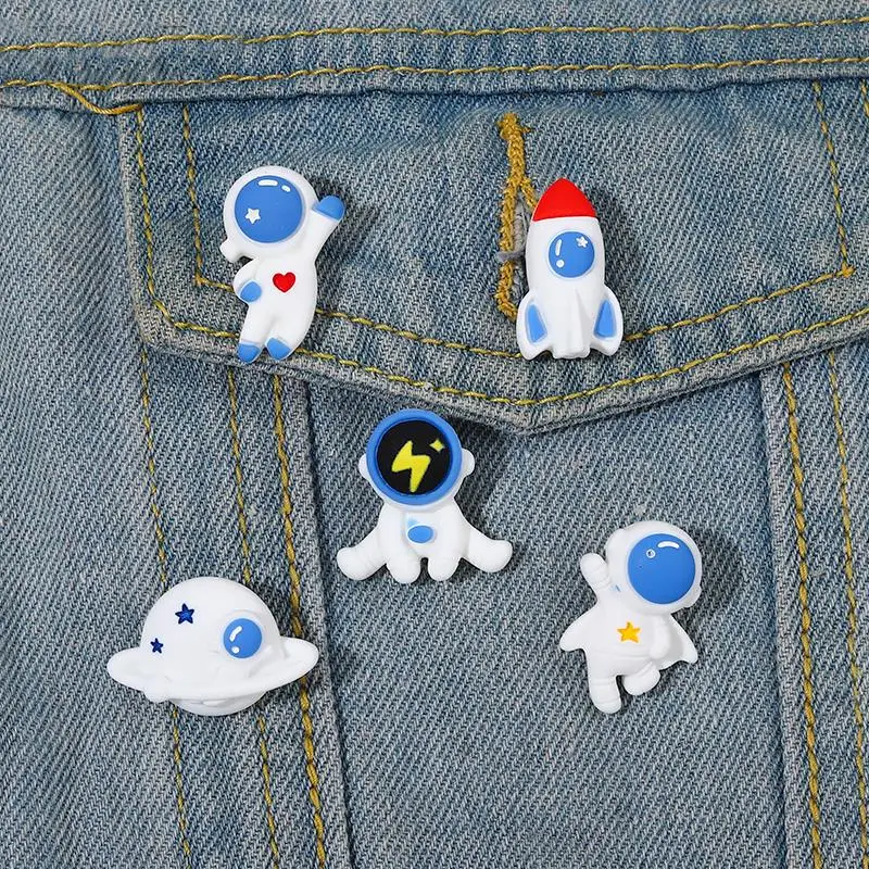 Astronaut-Pins-Custom-Cosmonaut-Rocket-Planet-Brooches-Lapel-Badges ...