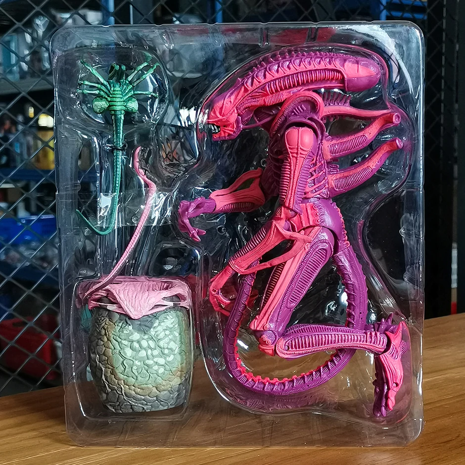NECA-ALIENS-Red-Alien-con-Chestburster-y-Facehugger-figura-de-acci-n-de ...