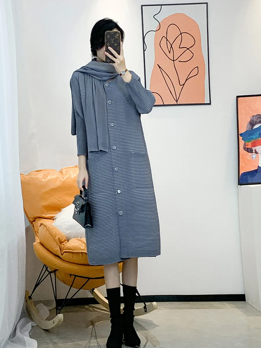 Miyake 스카프가 달린 플리츠 드레스 루즈 가디건 하이 패션 캐주얼 투피스 드레스 케이프 가을 겨울 신상 패션