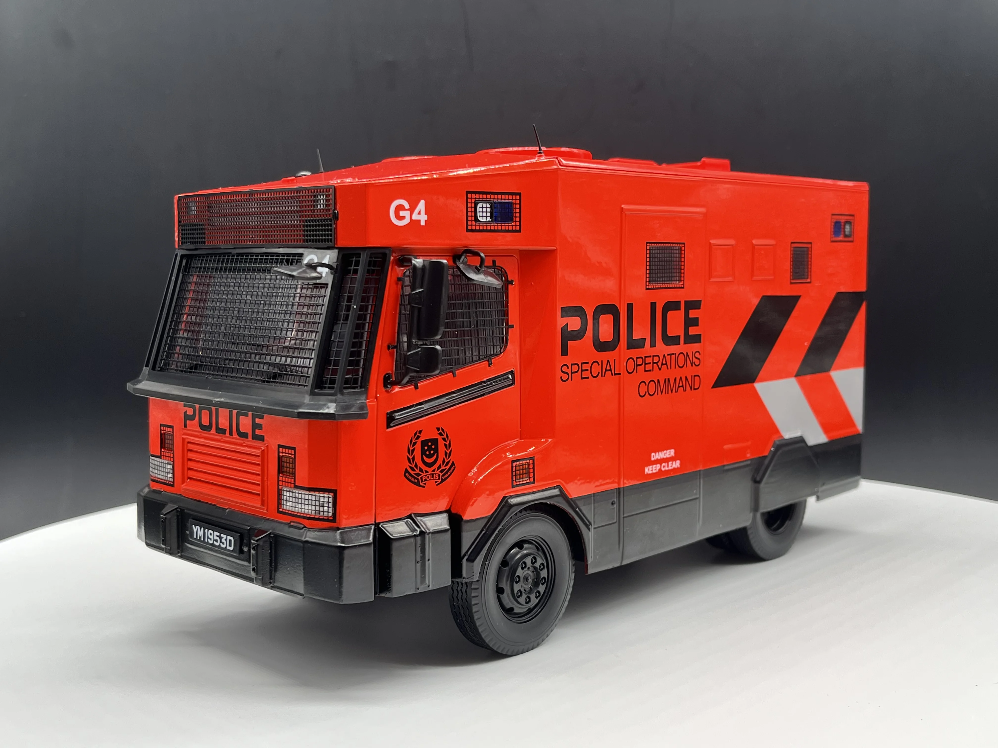 1-24-IXO-For-POLWEL-Singapore-Police-Force-SPF-SOC-Tactical-Vehicle ...