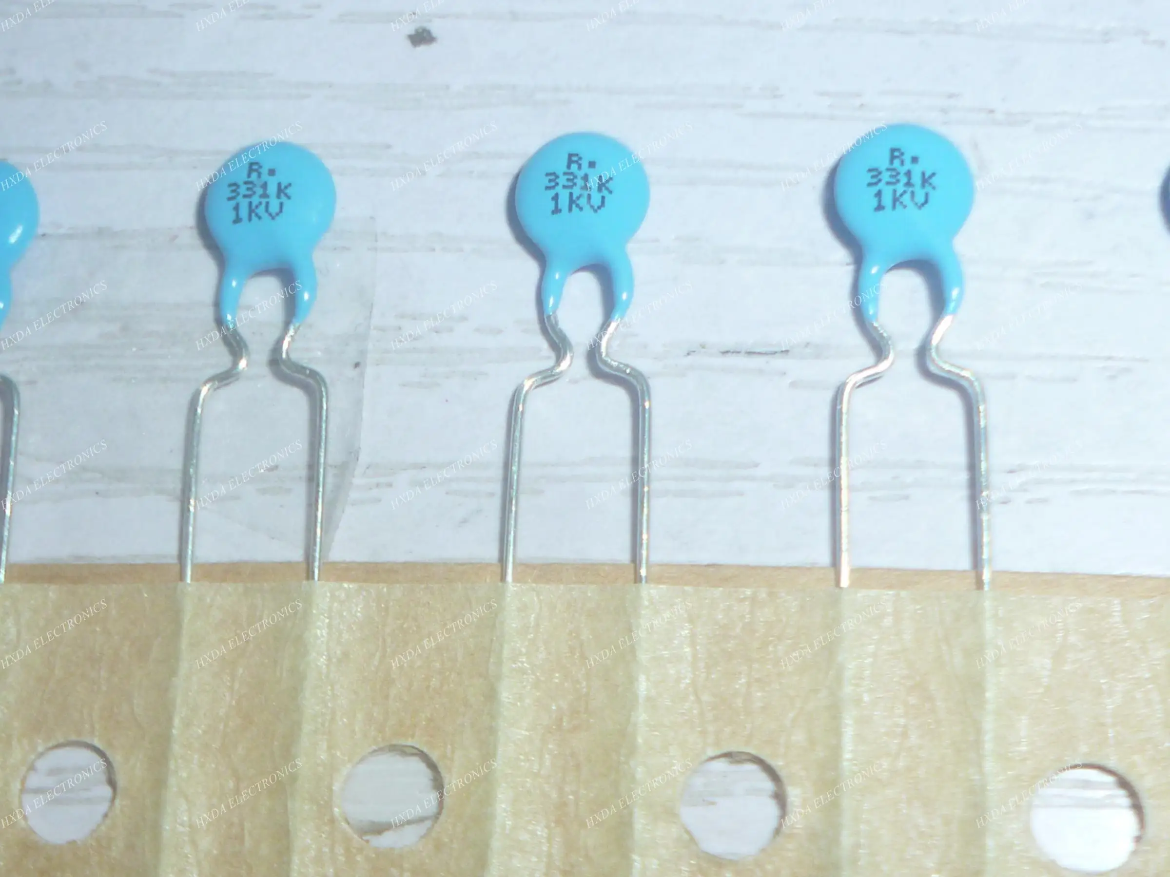 10PCS-EKR3A331K06FK5-EK-R-3A-331K-06-FK5-Ceramic-R-331K-1KV-330PF-P-5MM ...