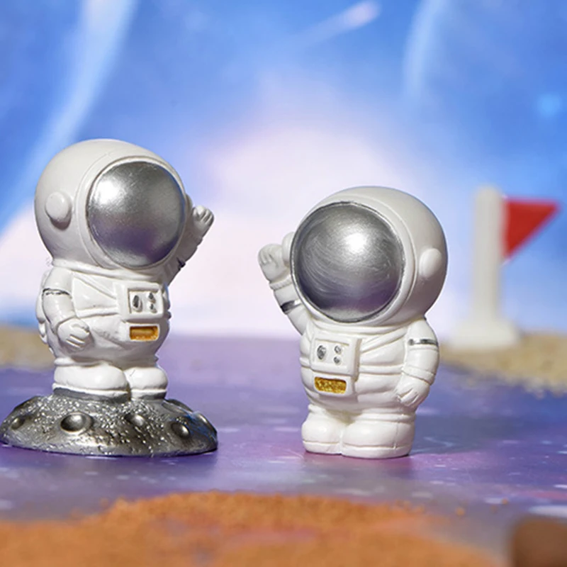Mini Astronaut Statue