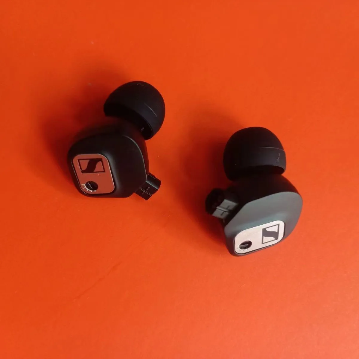 DIY-IE80s-In-Ear-MMCX-Plug-Headphone-with-M-Earbuds-Paired-and-Tuned ...