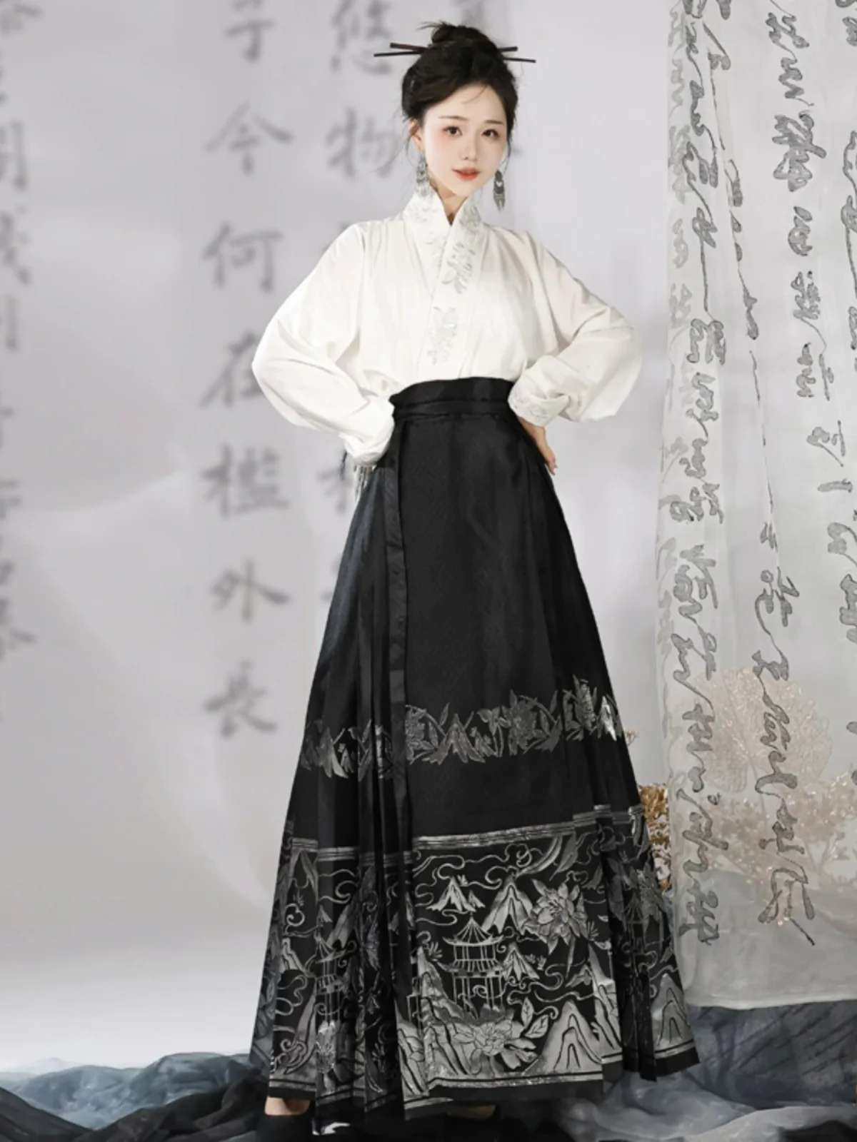 WOVEN-SILVER-SKIRT-Original-Ming-made-woven-gold-horse-faced-skirt-and ...