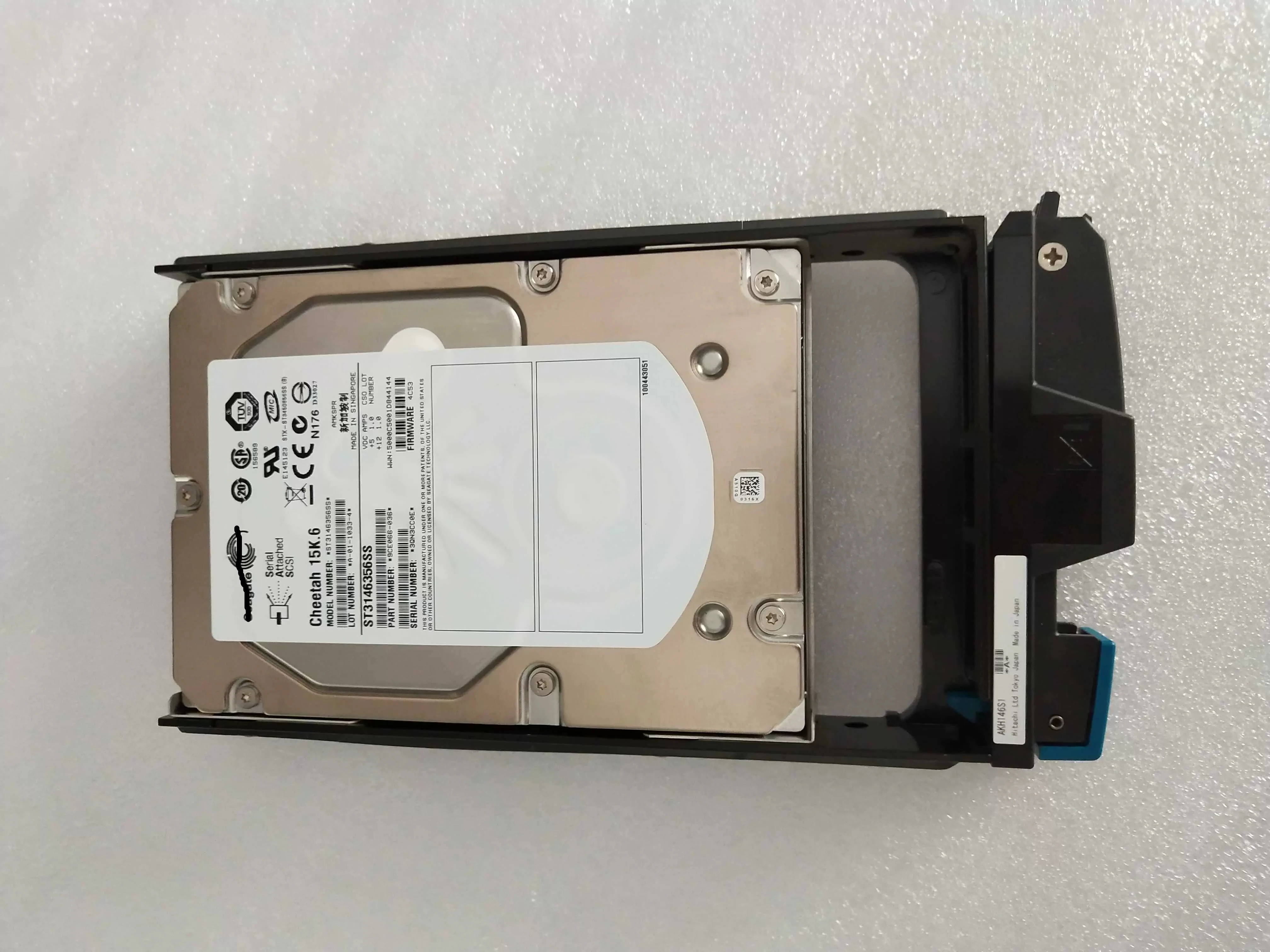 3276138-A-DF-F800-AKH146-146G-15K-SAS-hard-drive-ST3146356SS.jpg