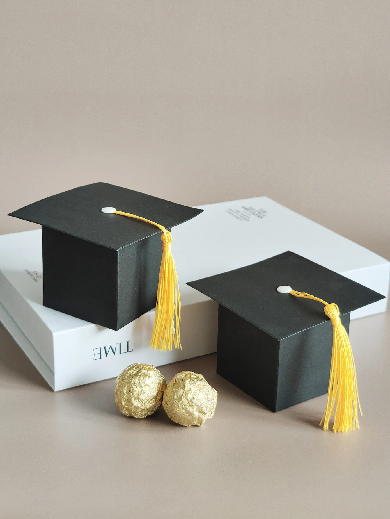 10pcs Season of graduation bachelor hat with sticker gift box packaging ...