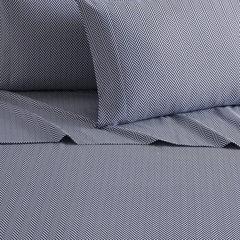 Graphic Herringbone Pattern
