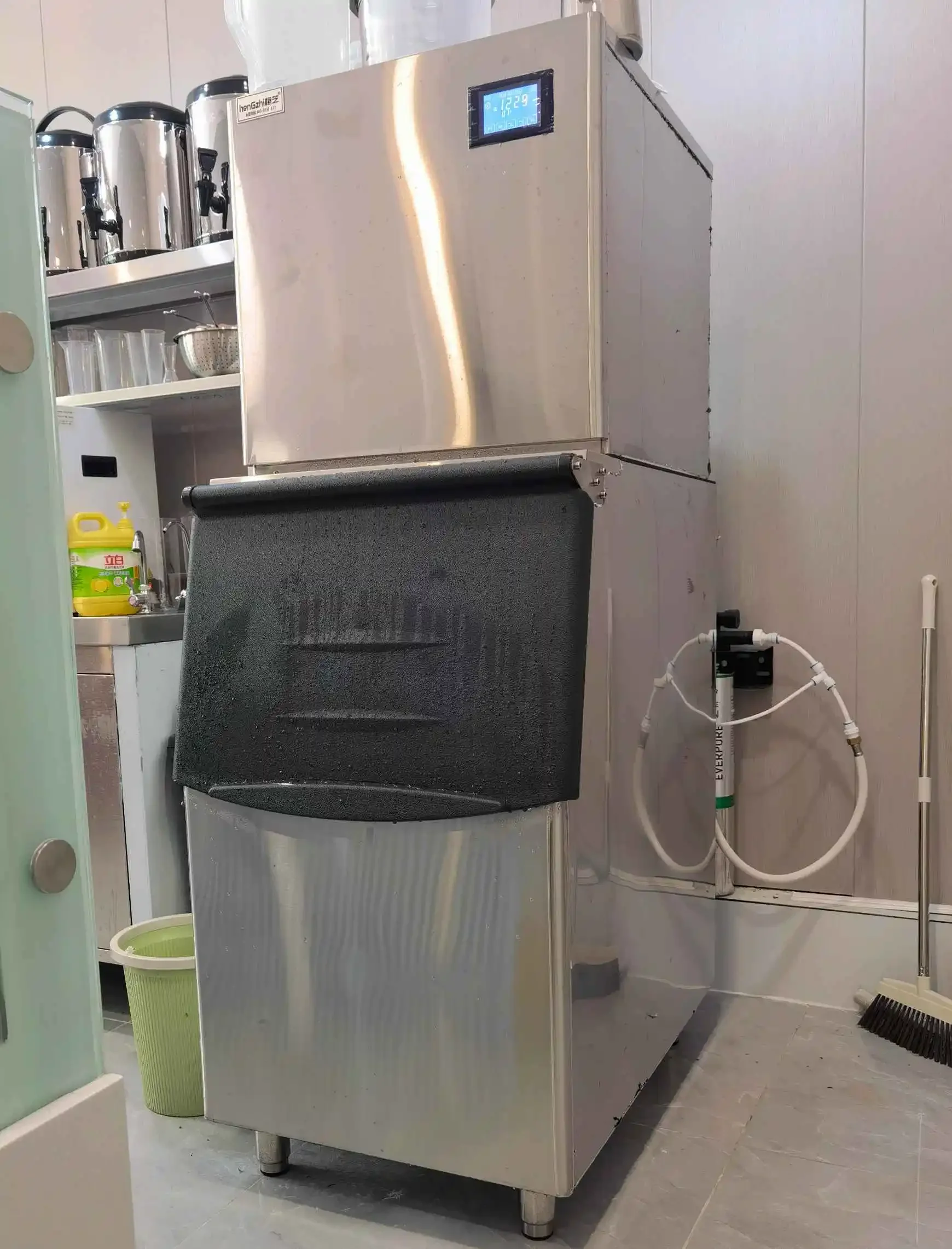 200KG-Day-Square-Ice-Machine-with-LCD-Touch-Screen-and-182-Large-Ice ...