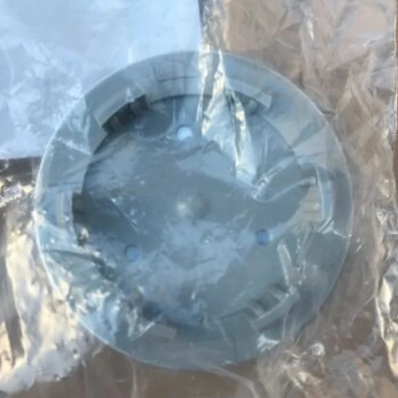 La nd Ro ve r Di sc ov er y 4 2010-2016 Silver wheel hub guard trim ...