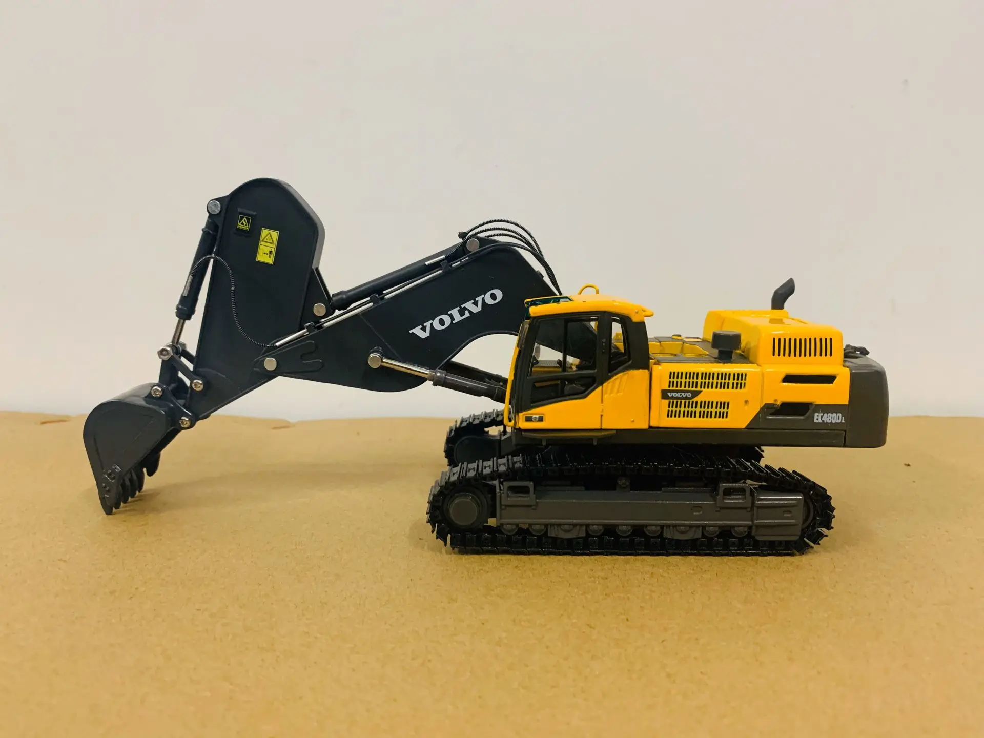 EC480D-L-Rock-Arm-Excavator-Hammer-1-50-Scale-Diecast-Resin-Model.jpg