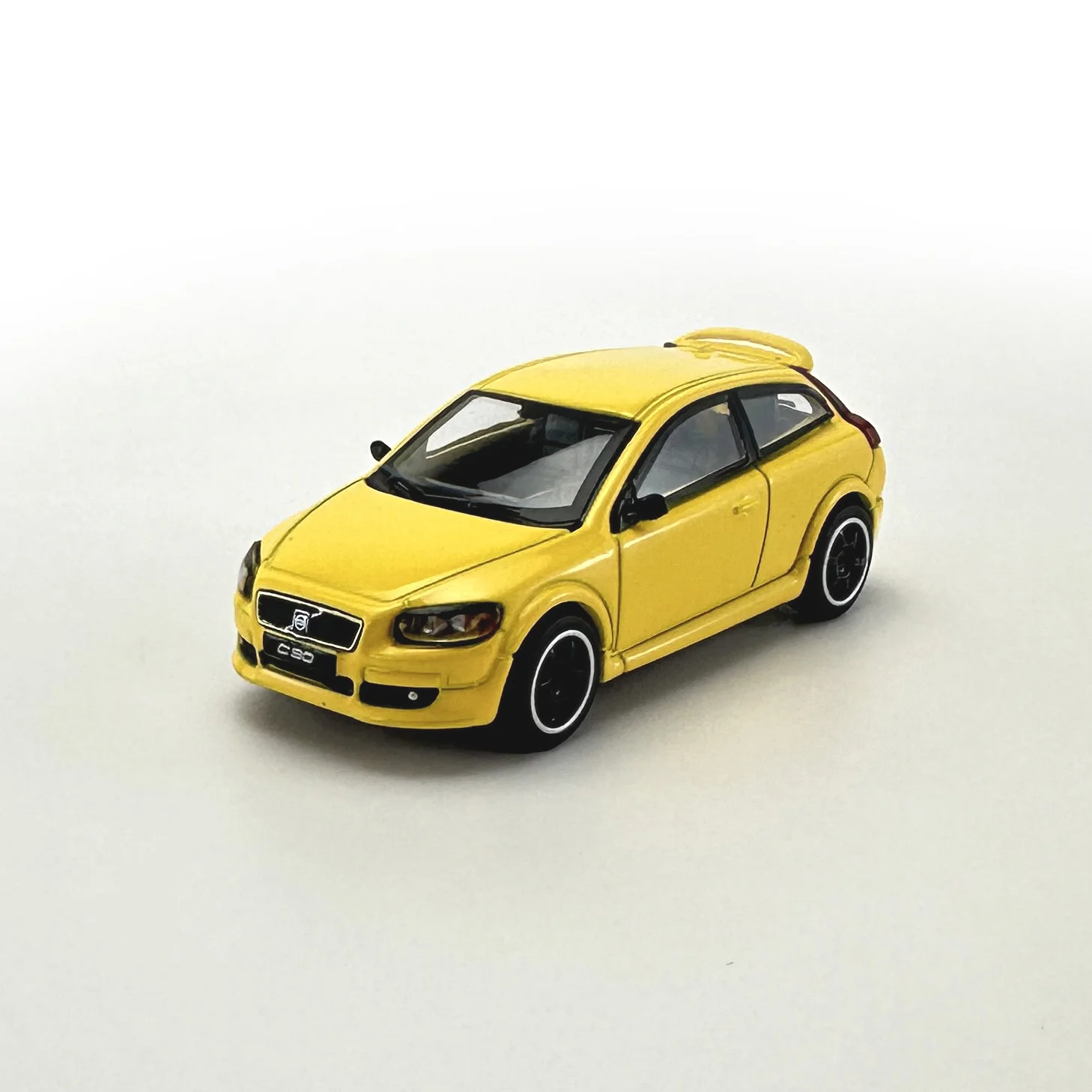 DCT-1-64-volvo-C30-Diecast-model-car.jpg