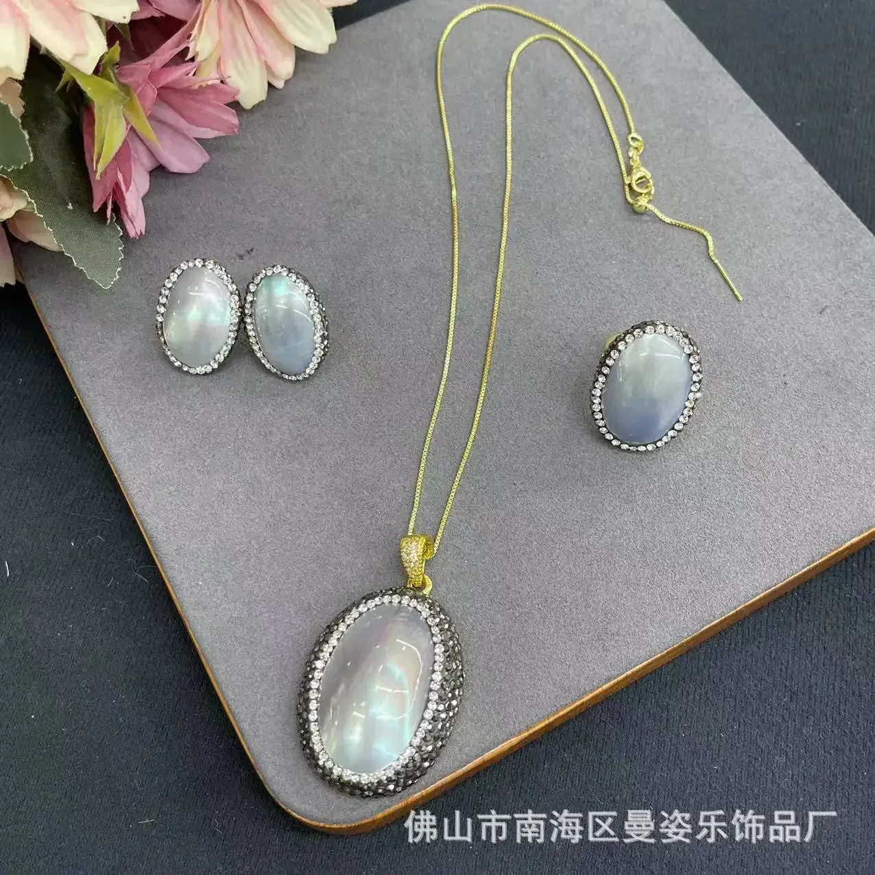 Source wholesale natural high-quality gray Mapei exquisite three-piece ...