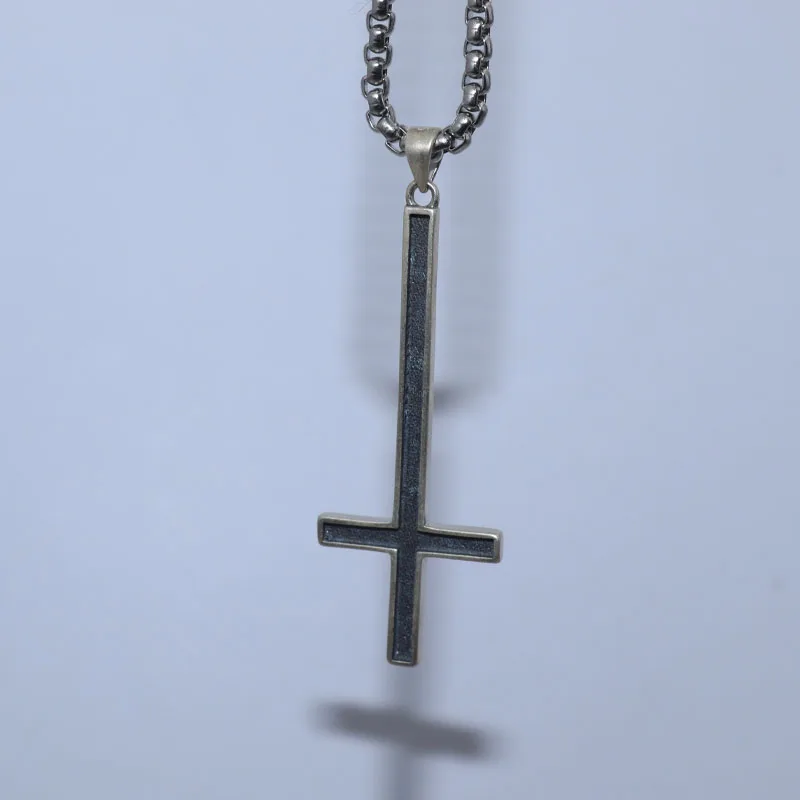 Collar de cadena de acero inoxidable con colgante de cruz inversa de ...