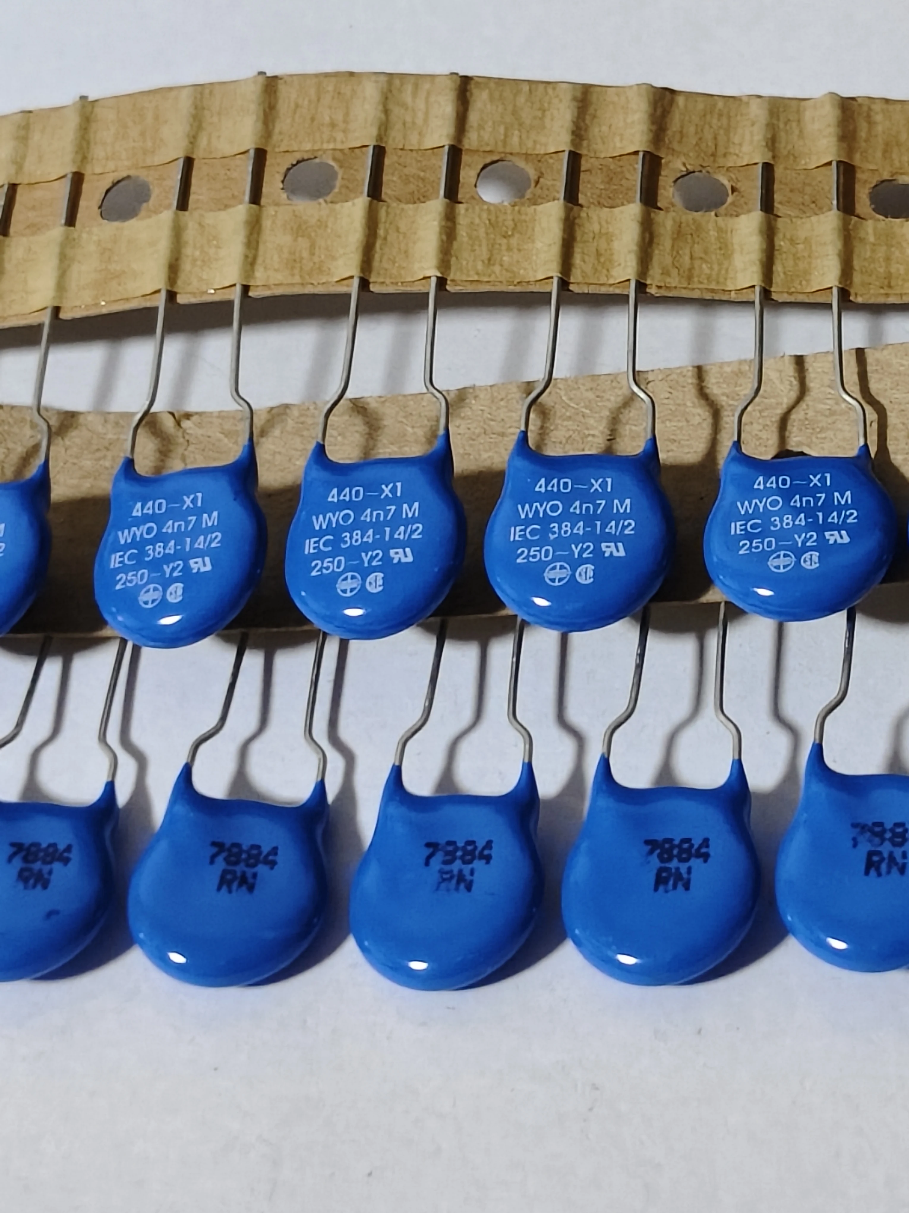 10 PCS 440V-X1 WYO 4n7 M IEC 384-14/2 250V-Y2 WYO472MCMUARK d=11.5mm p ...