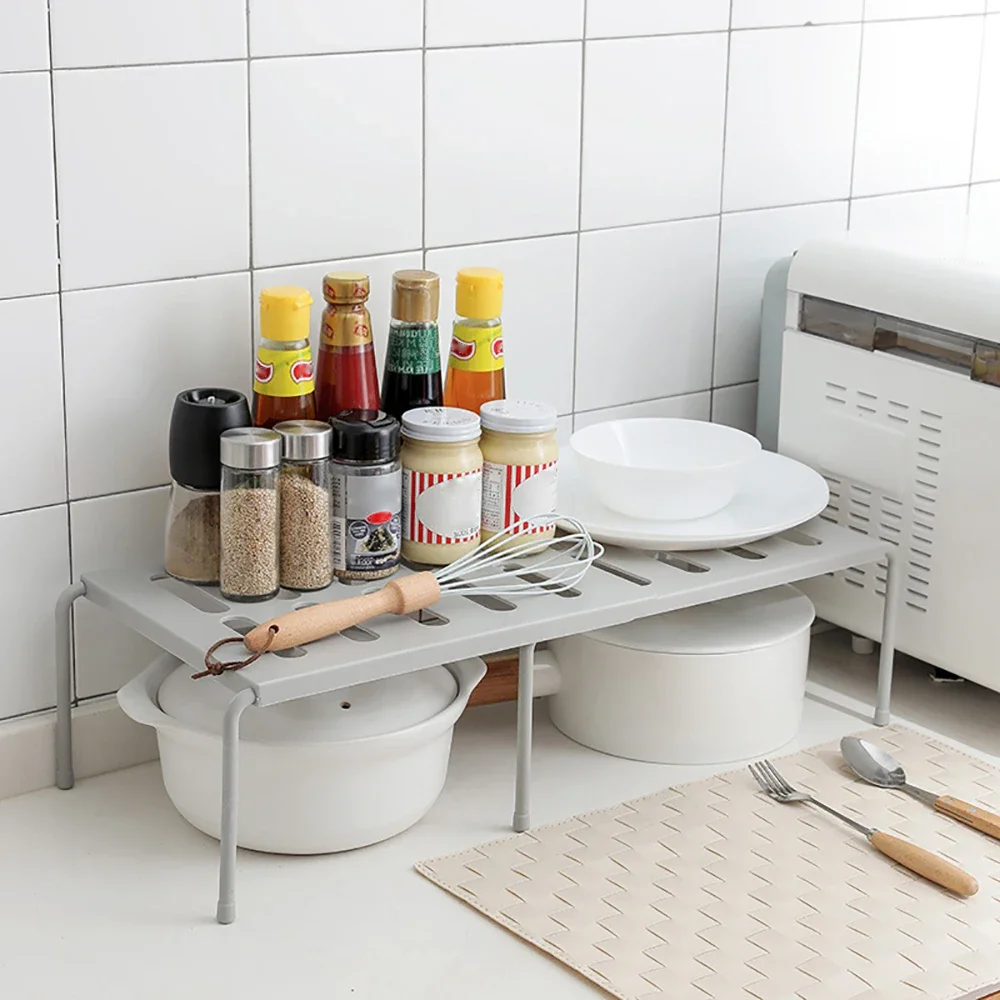 Expandable cupboard shelf store