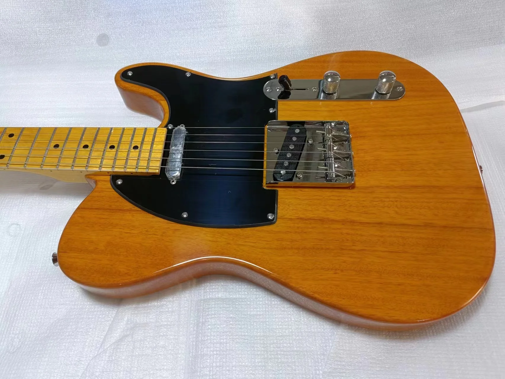 Mahogany-Solid-Wood-Electric-Guitar-Very-Cost-effective-Very-Popular ...