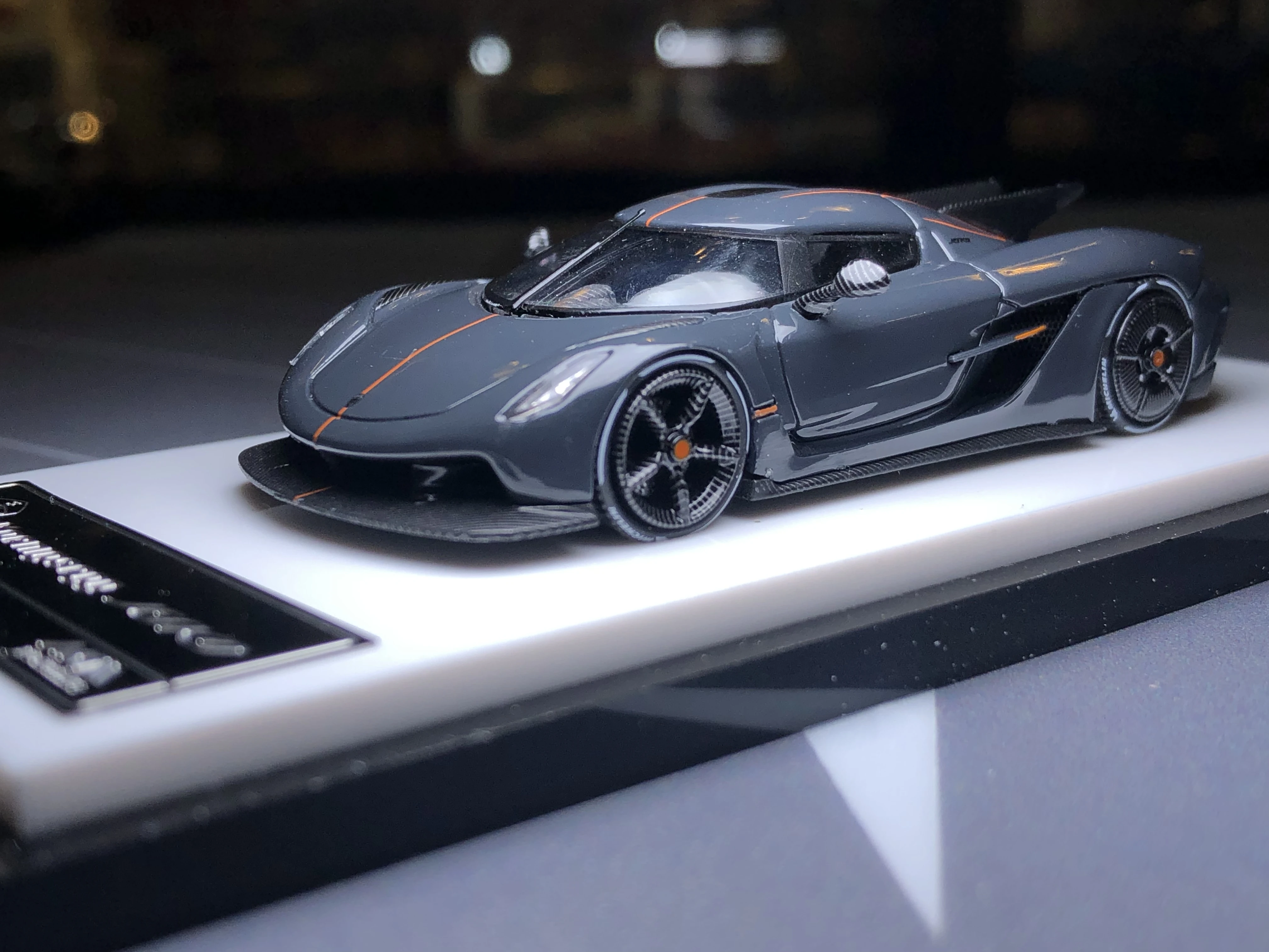 HKM-1-64-Jesko-Absolut-Carbon-DieCast-Model-Collection-edici-n-limitada ...