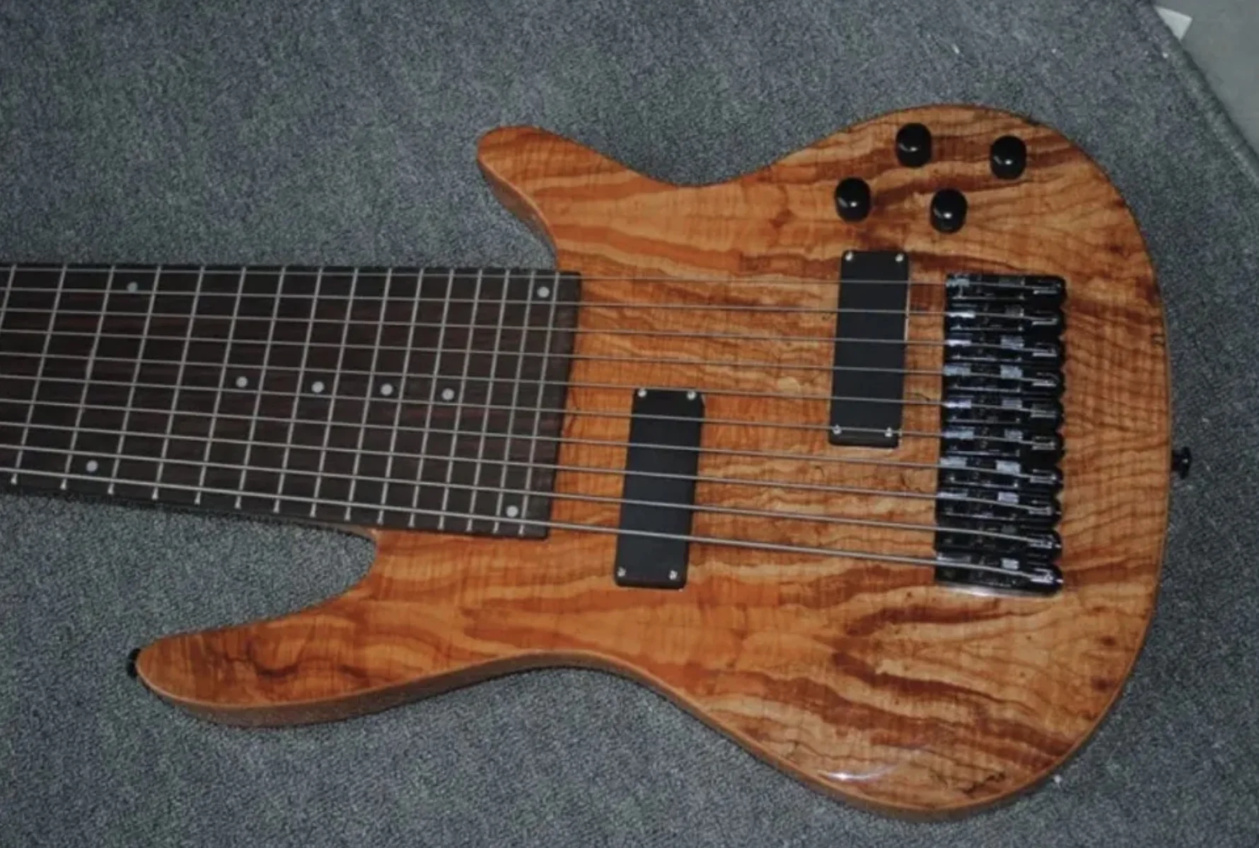Custom-12-Strings-Electric-Bass-Guitar-with-active-pickup.jpg