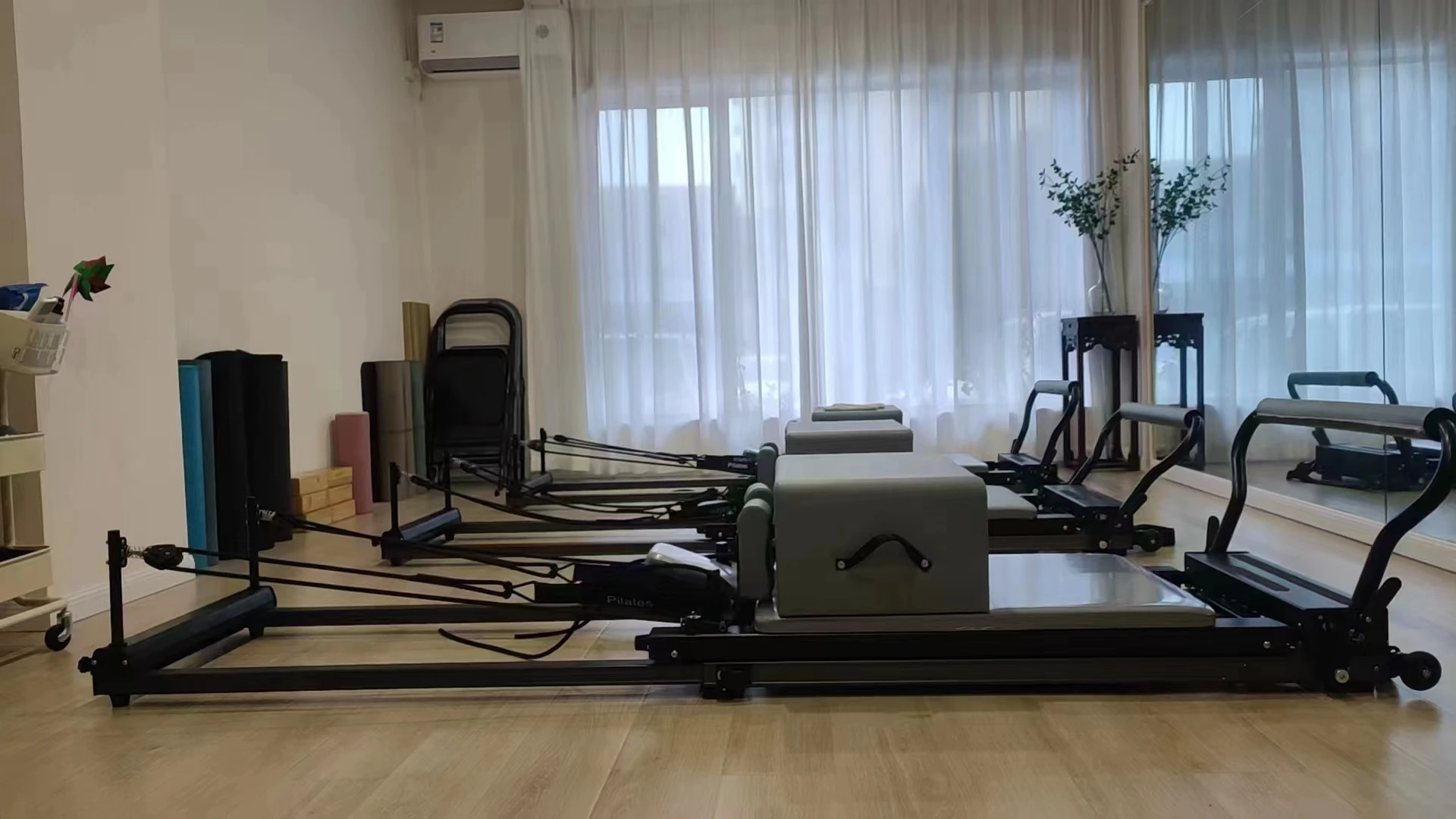 Pilates-Equipment-Multi-function-Sliding-Aluminum-Alloy-White-and-black ...