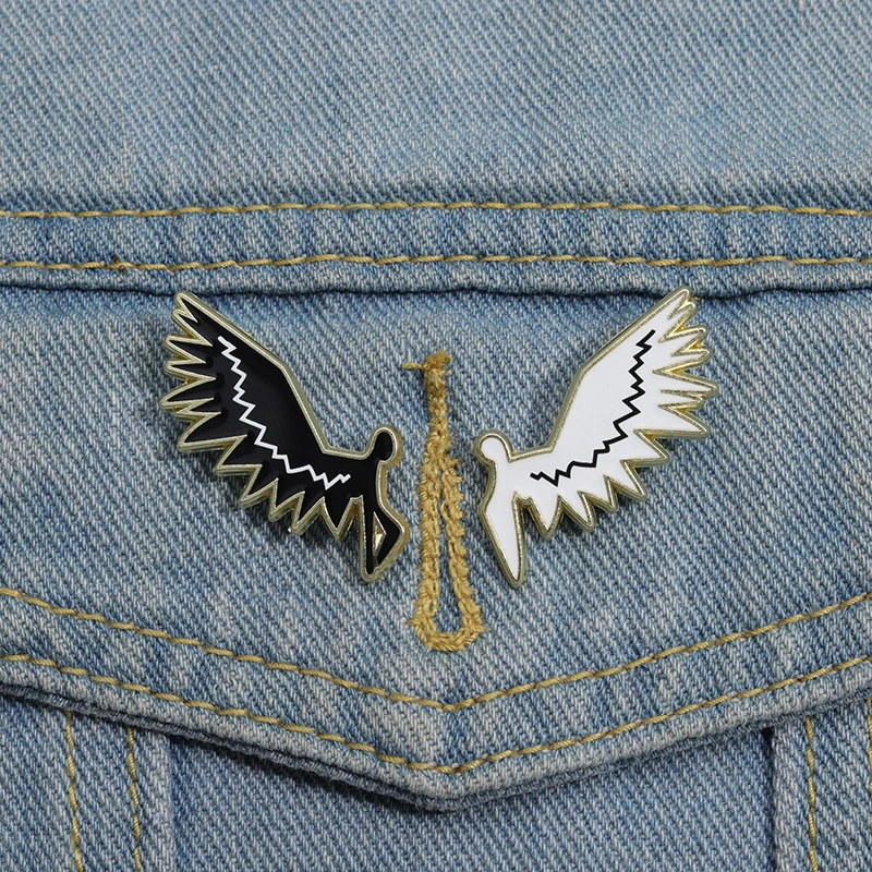 Alfileres-de-esmalte-de-alas-de-ngel-de-demonio-blanco-y-negro-broches-personalizados-insignias ...