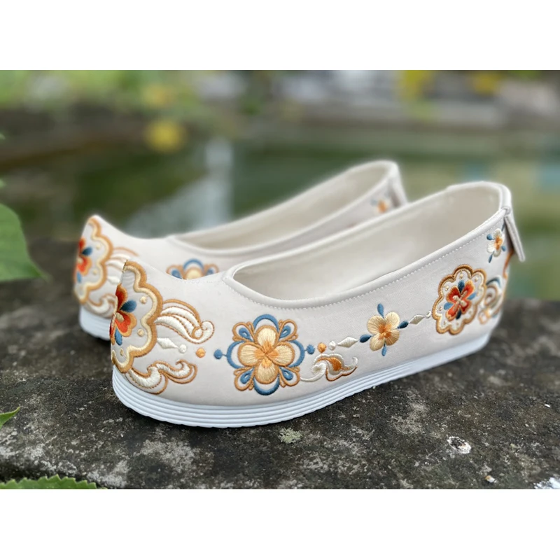 Outdoor-Hanbok-Shoes-Crossed-Foot-Bow-Shoes-and-Hanbok-Embroidery-Shoes.jpg