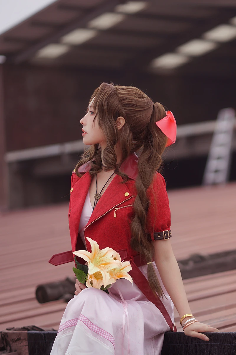 Final Fantasy 7 Aerith Cosplay