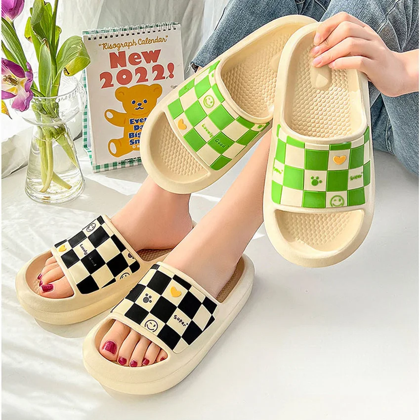 격자 무늬 홈 슬리퍼 여성 구름 여름 슬라이드 실내 부드러운 단독 미끄럼 Eva 샌들 남성 남성 플랫 신발 숙녀 여성 플립 퍼