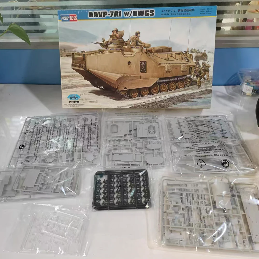 Hobbyboss 82412 Escala 1:35 AAVP7A1 AAVP-7A1 con kit de modelo de ...