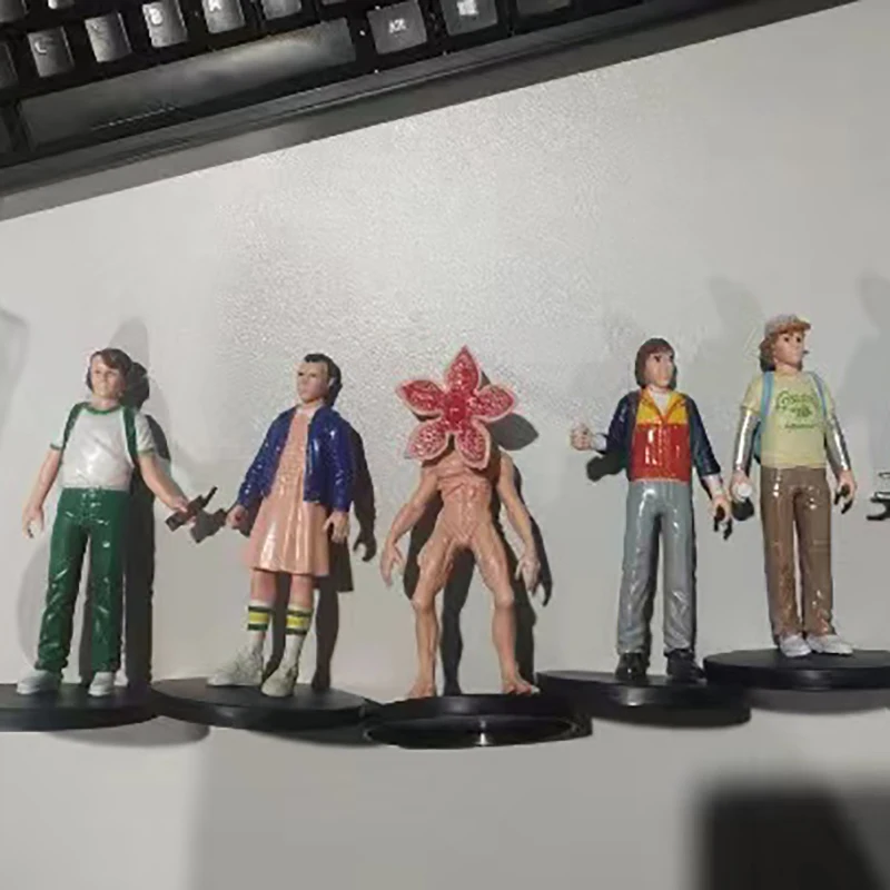 Plastové figurky postav ze Stranger Things - ShoppinGo