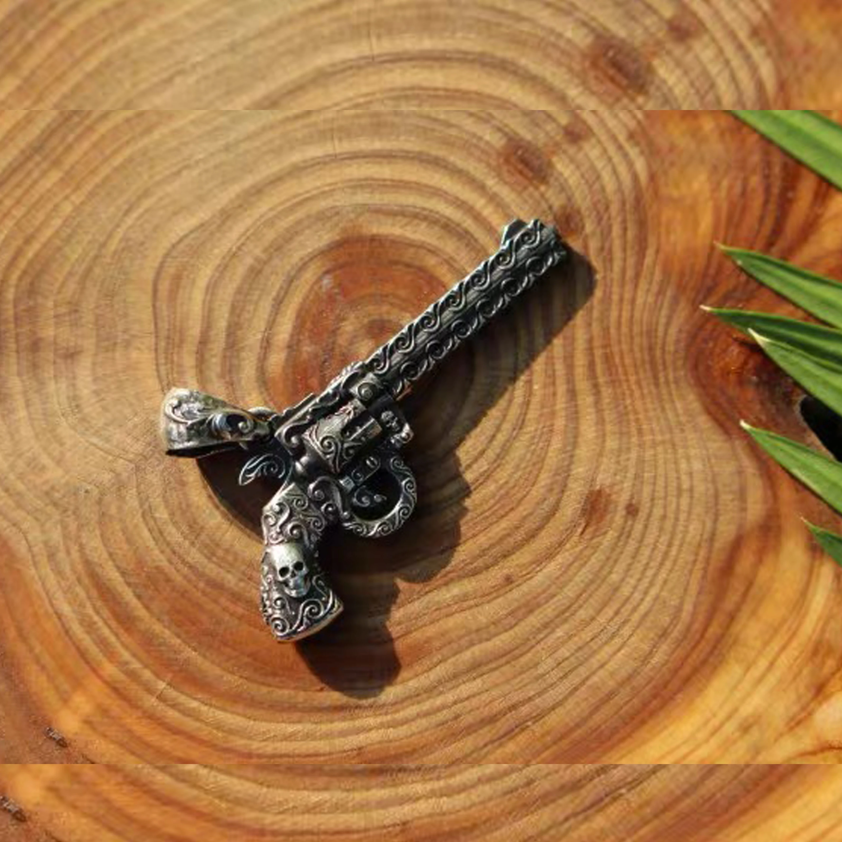 Factory-Direct-S925-Silver-Old-Craft-Carved-Revolver-Pendant.jpg