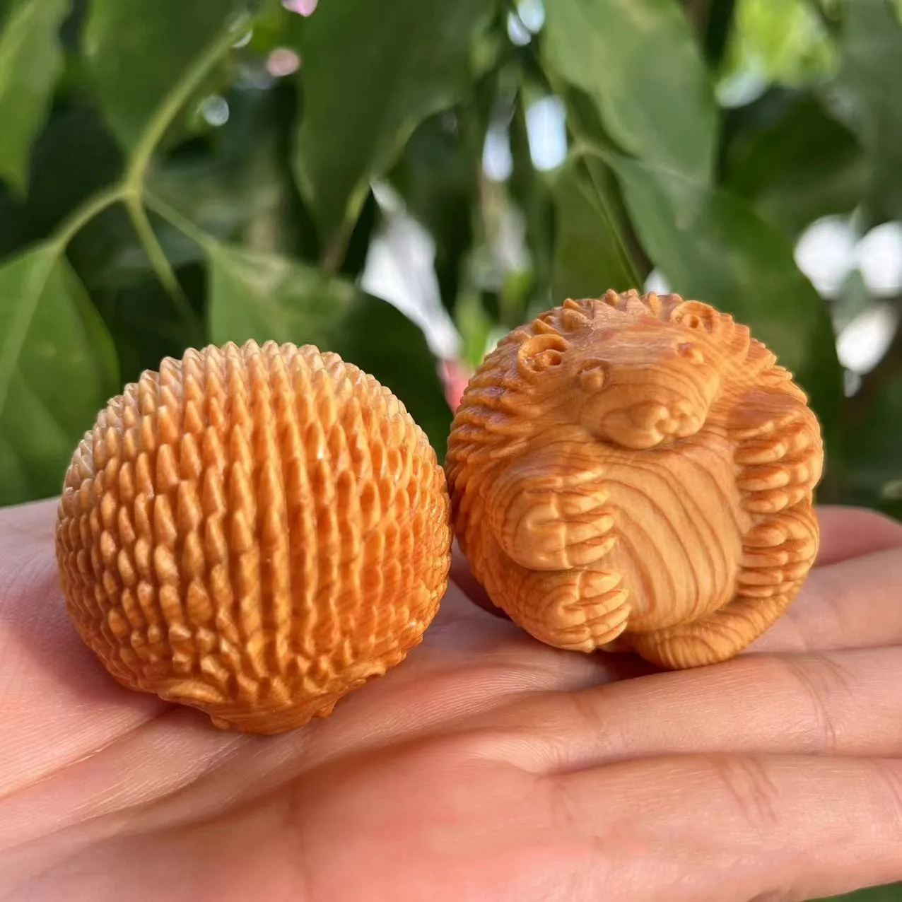 A Pair Miniature item Wooden Carved Animal Hedgehog Crafts Solid Wood ...