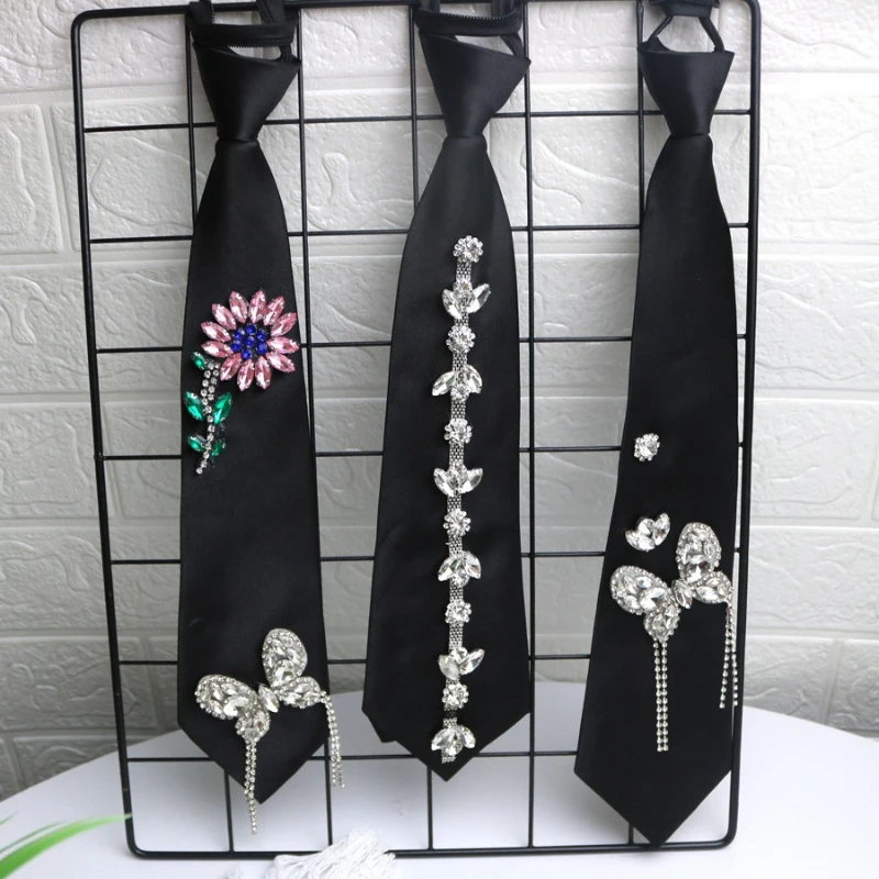 A Small Tie with A Chain Decoration That Doesn't Require Hand Knotting ...