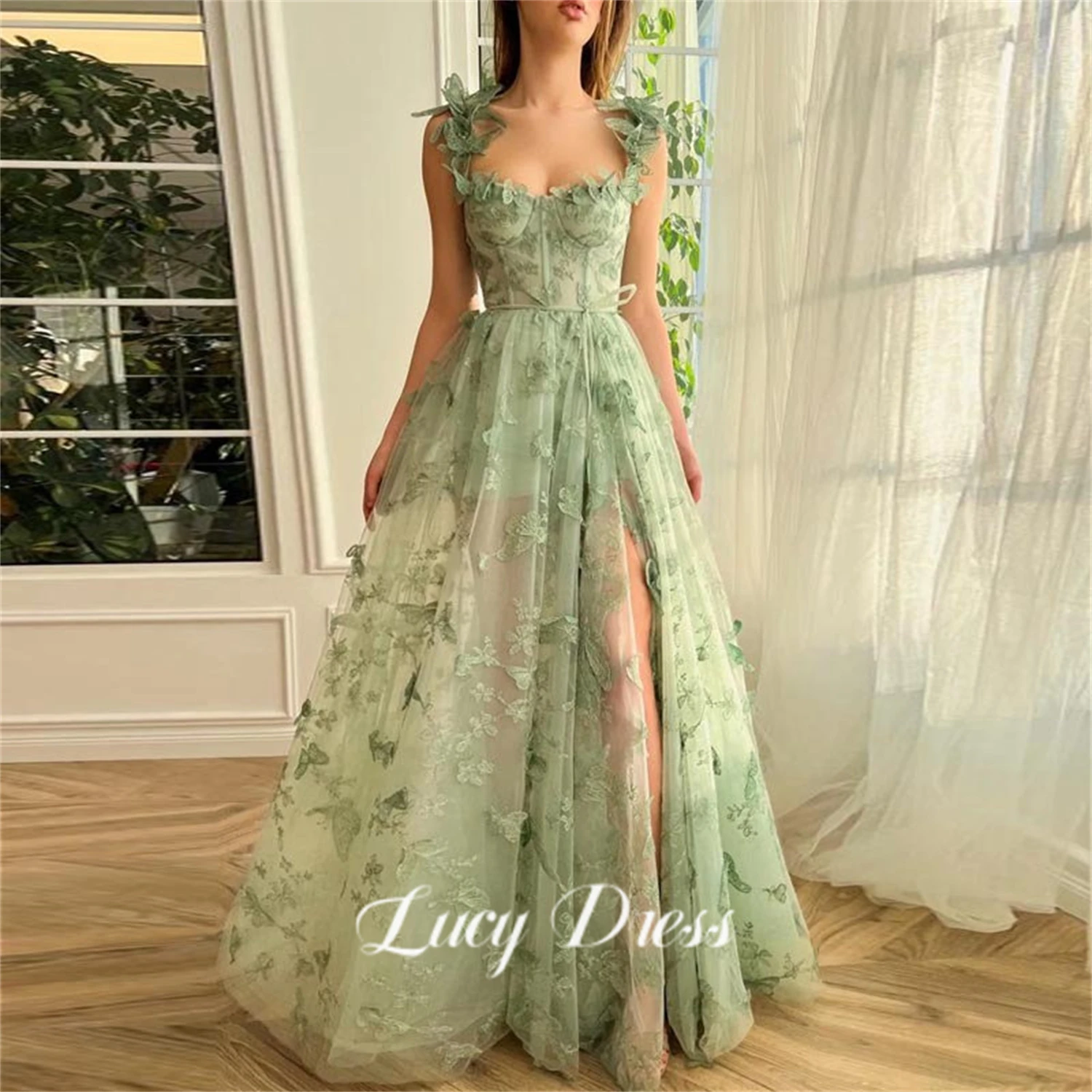 Lucy-Line-A-Graduation-Gown-Tecido-Borboleta-Tridimensional-Vestidos ...