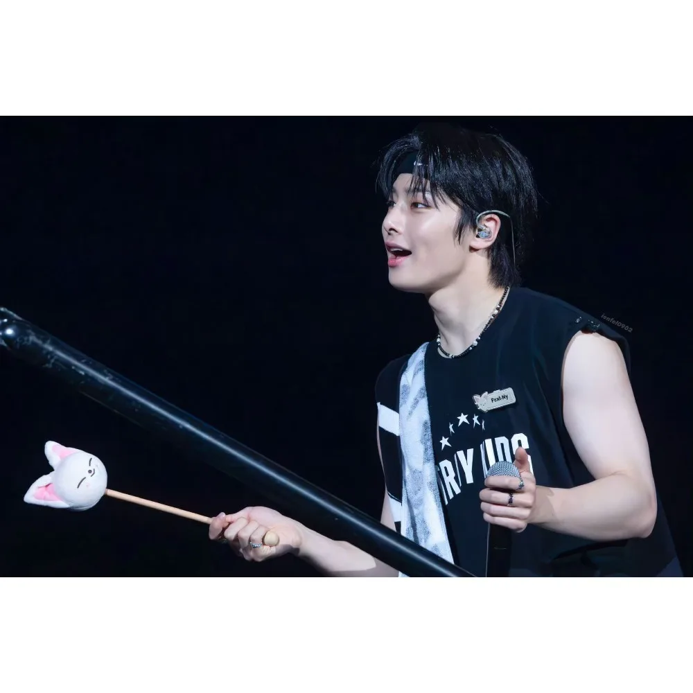 SKZOO x STRAY KIDS SHOULDER TAPPING STICK