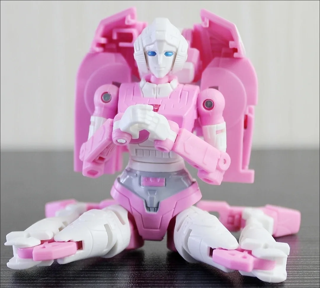 В наличии Hasbro War For Cybertron Earthrise Enhanced Arcee D-Class ...