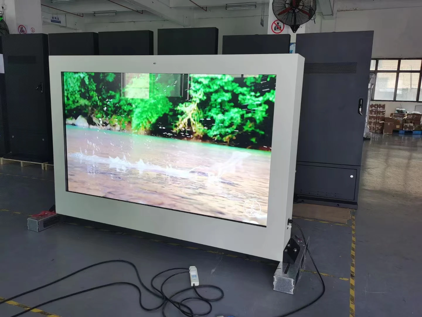 Ip65-Waterproof-75-85-100-Inch-1080p-Digital-Advertising-Screen-Outdoor ...