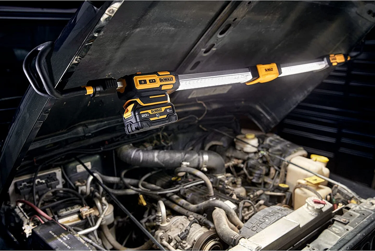 New-DEWALT-Cordless-Hood-Mechanic-Underhood-Work-Light-With-Anti ...