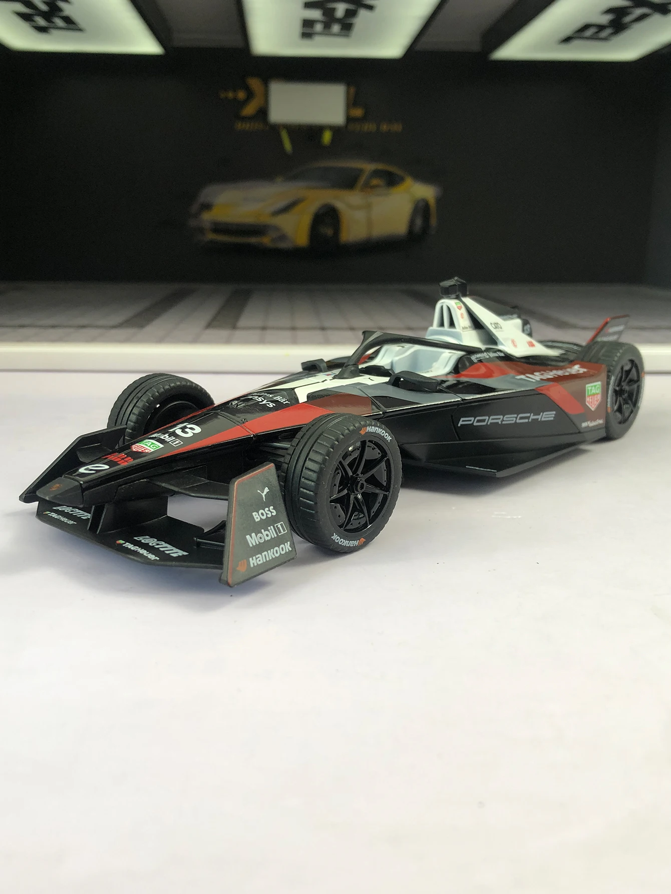 TSC 1:24 simulation zinc alloy The ABB FIA Formula E Porsche model car ...
