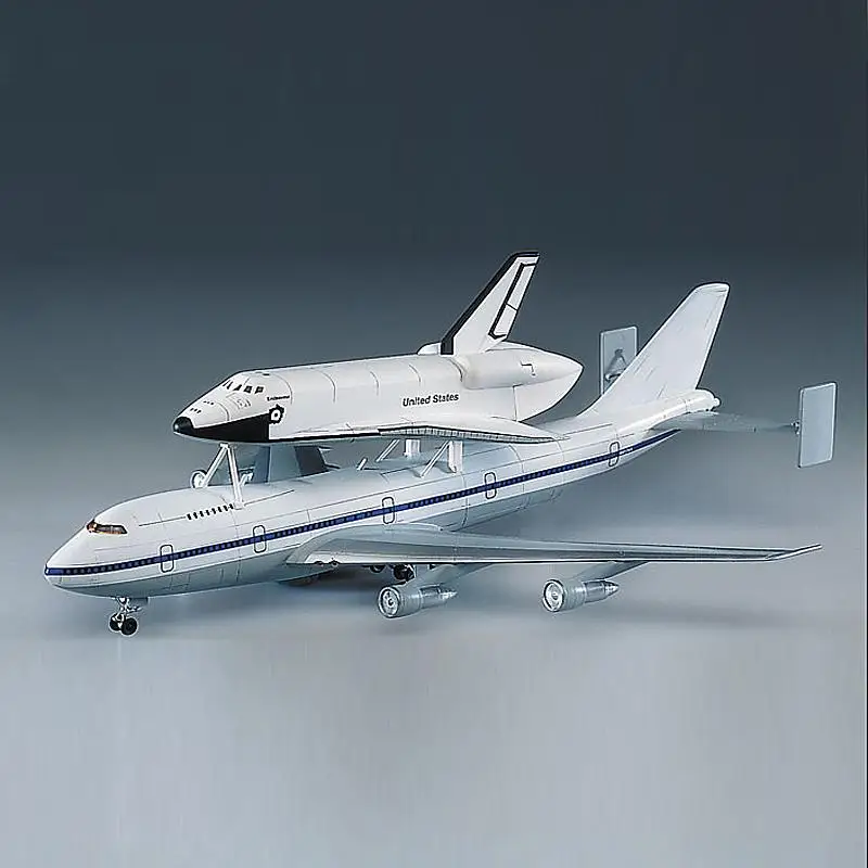 Space Shuttle Flying Model