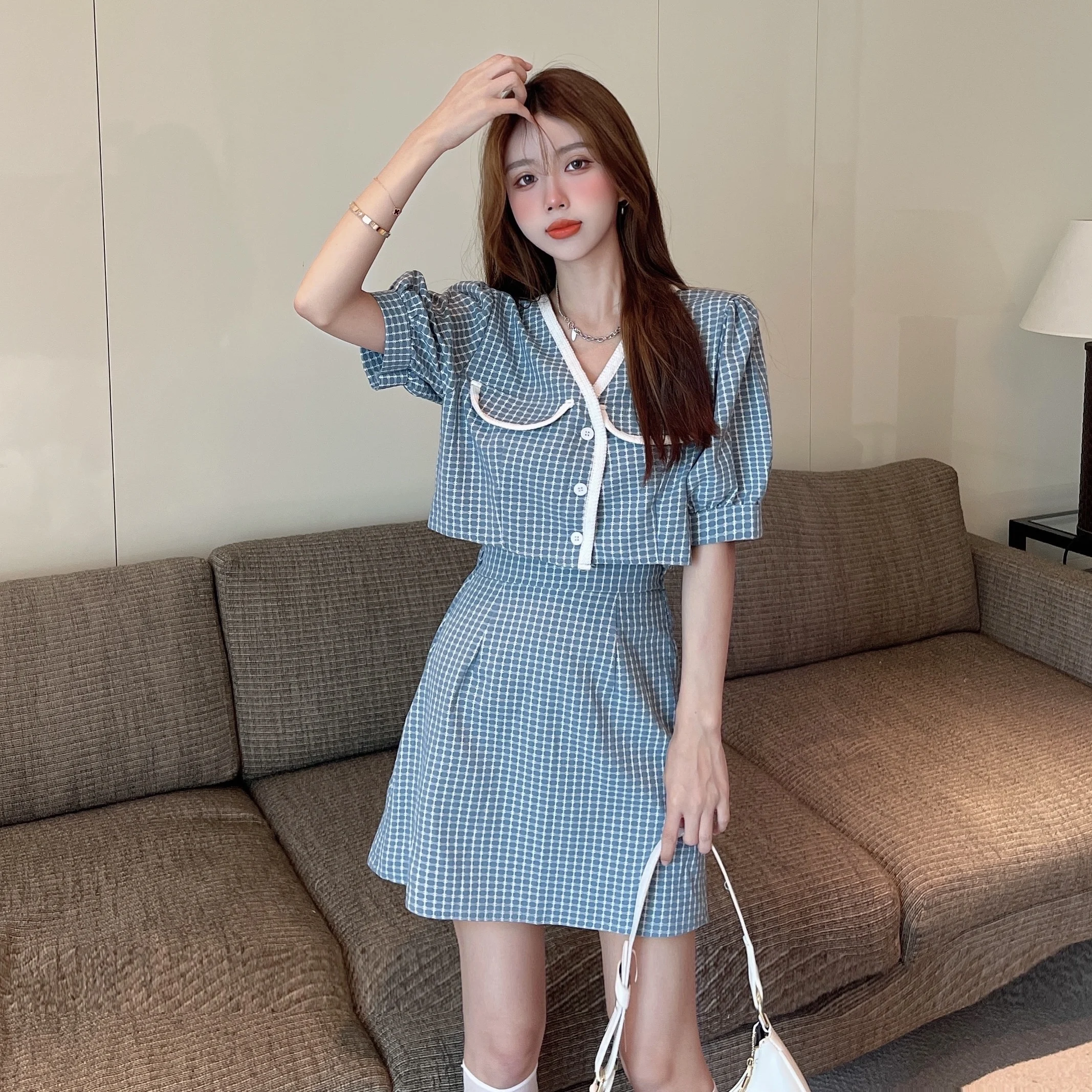 큰 사이즈 여성 의류 2022 여름 새로운 스타일 뚱뚱한 소녀 배꼽 커버 투피스 세트 짧은 탑 짧은 치마 프랑스 휴가 정장