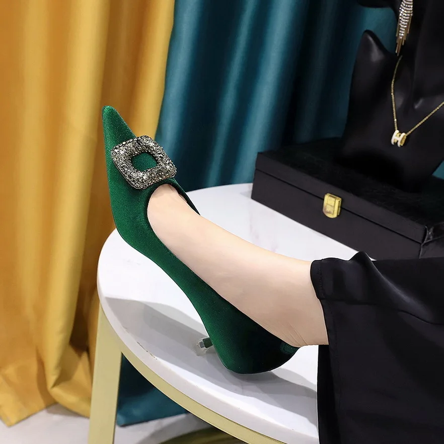 Estilo De Mujer Con Tacones Medios De Banquete Finos De Gamuza Boca ...