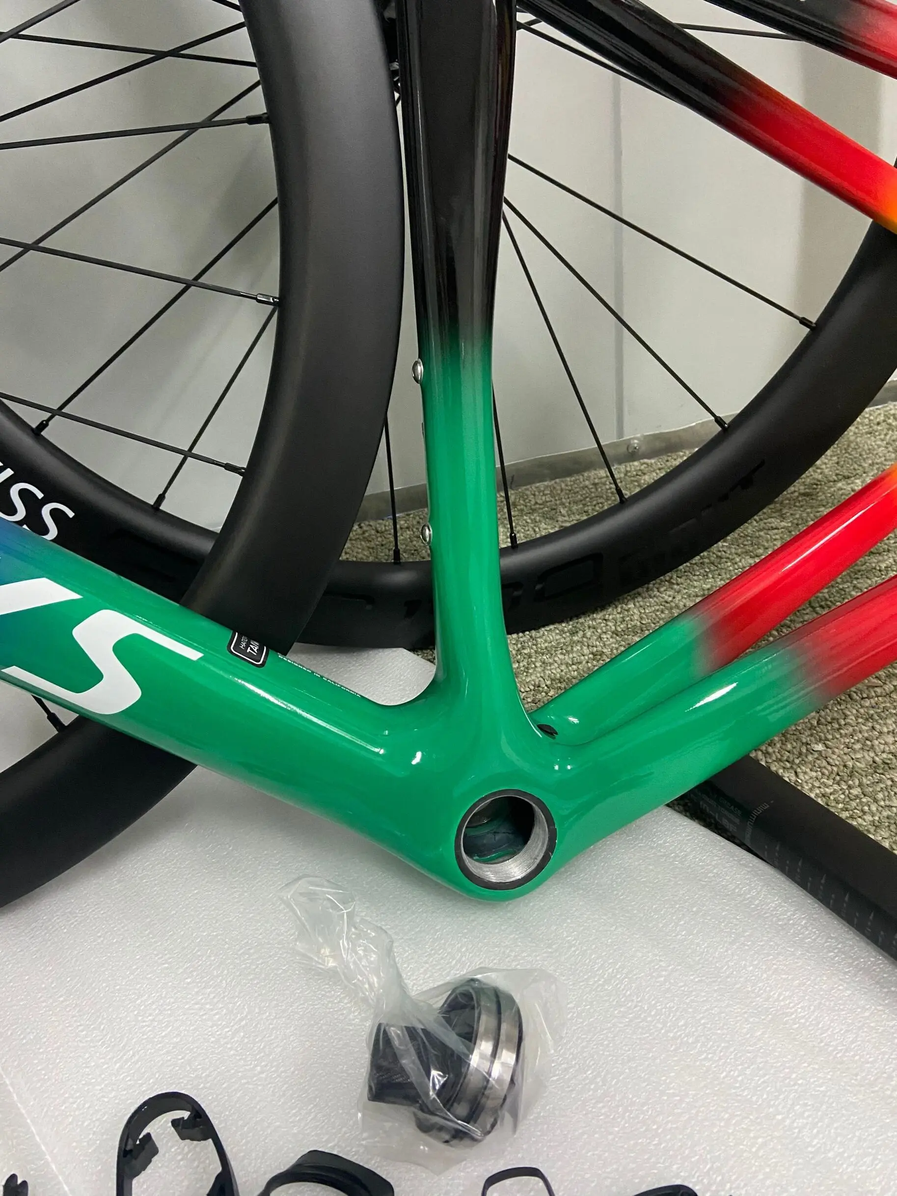 카본 로드 바이크 프레임 플랫 마운트 디스크 브레이크 Fact 12r 카본 로드 바이크 프레임 세트 그린 레드 디스크 Sl7 자전거 프레임 최고 품질